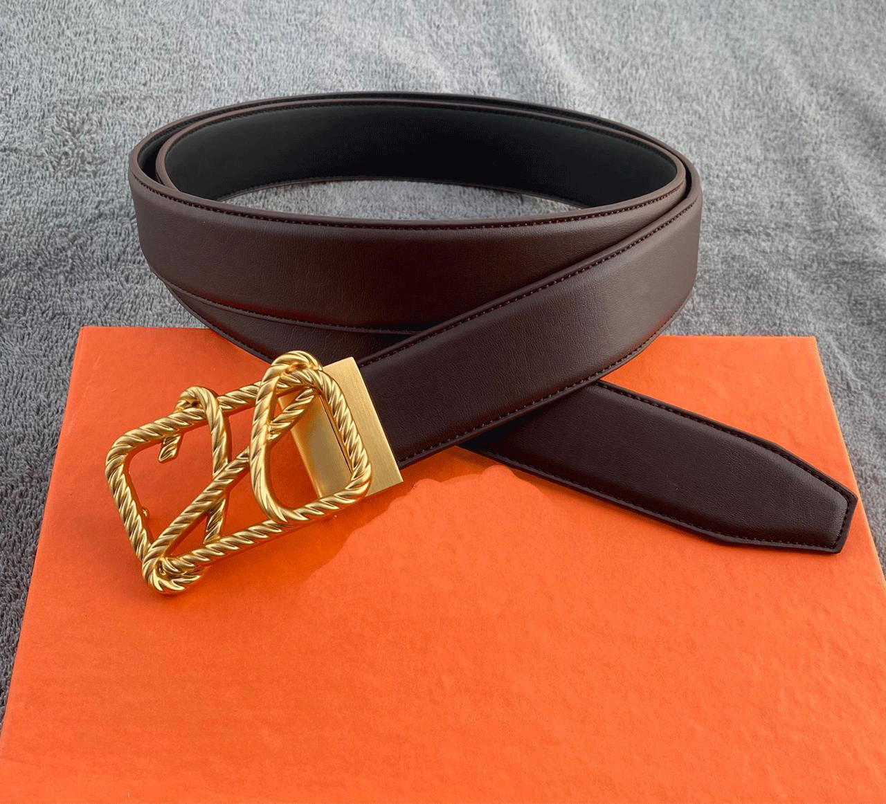 Trendy H Letter Pressing Buckle With Leather Strap -SunglassesCraft